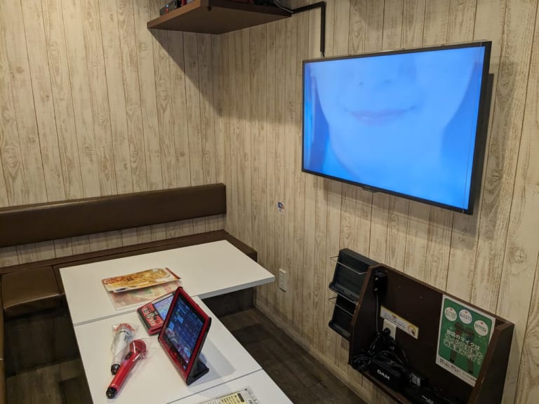 【日野市】豊田駅から徒歩3分。ドリンクバー0円＆持ち込み可の「カラオケUTABA」がオープン！ノムラ薬局の上です。 | 号外NET 日野市